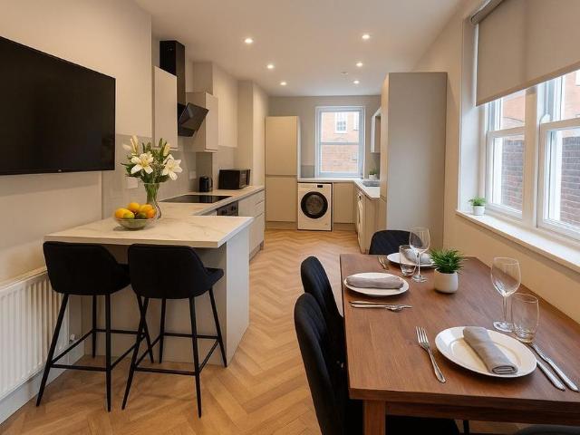 8 bedroom terraced house to rent