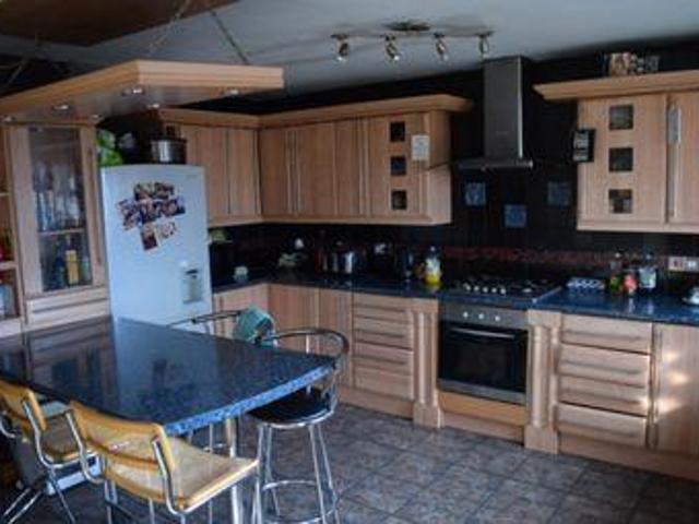 8 Bedrooms for rent in Burley Road, Burley, Leeds LS4
