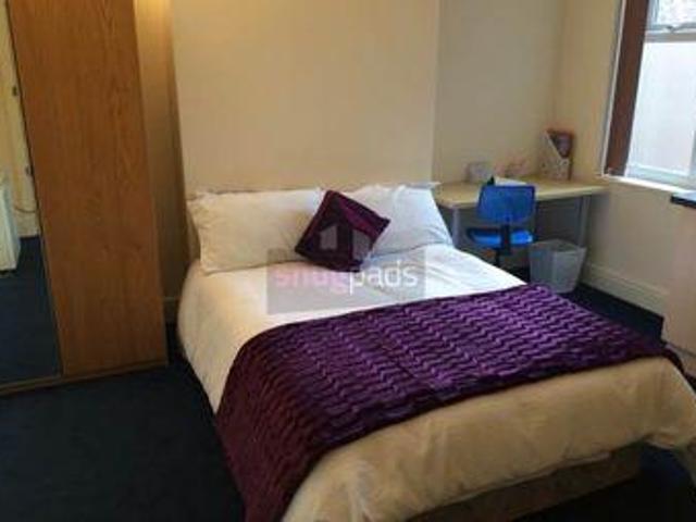 8 Bedrooms for rent in Barrfield Road, Salford, Manchester M6