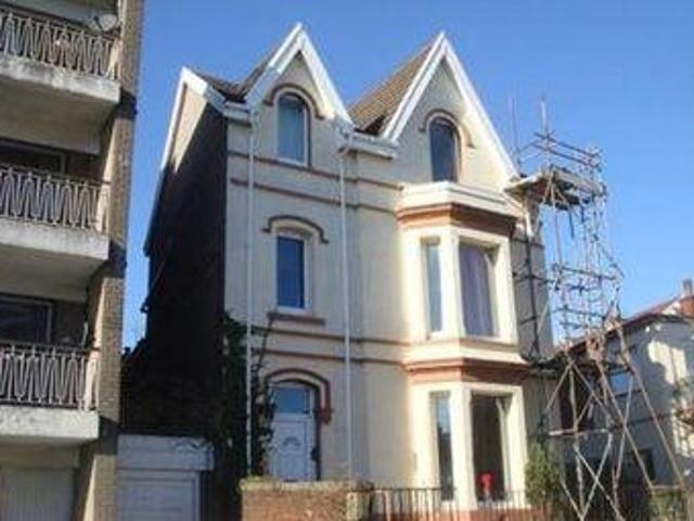 8 Bedrooms for rent in Eaton Crescent, Swansea SA1