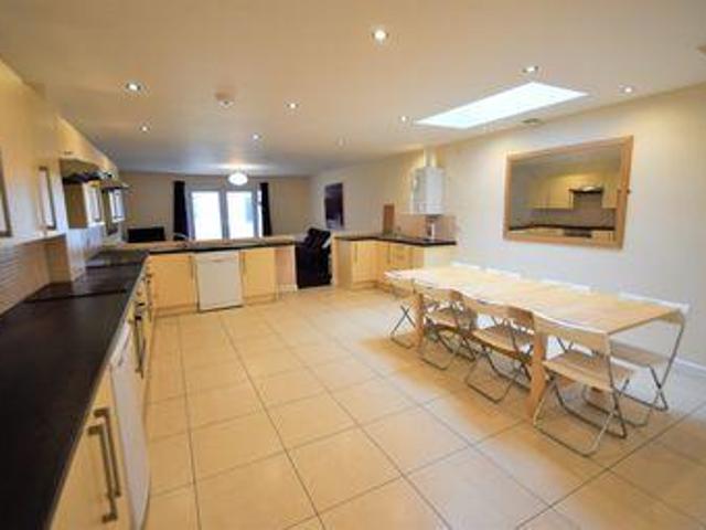 8 Bedrooms for rent in Flora Street, Cathays, Cardiff CF24