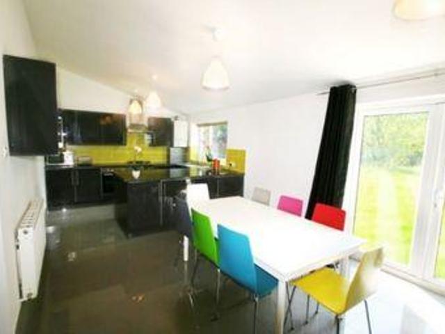 8 Bedrooms for rent in Hartswood Road, Withington, Manchester M20