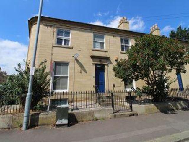 8 Bedrooms for rent in Portland Street, Huddersfield HD1