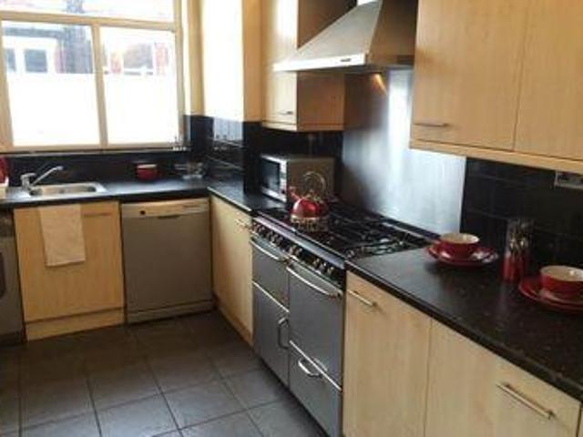 8 Bedrooms for rent in Weaste Lane, Salford, Manchester M5