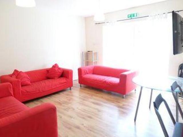 8 Bedrooms Semi detached house for rent in Carlton Avenue, York YO10