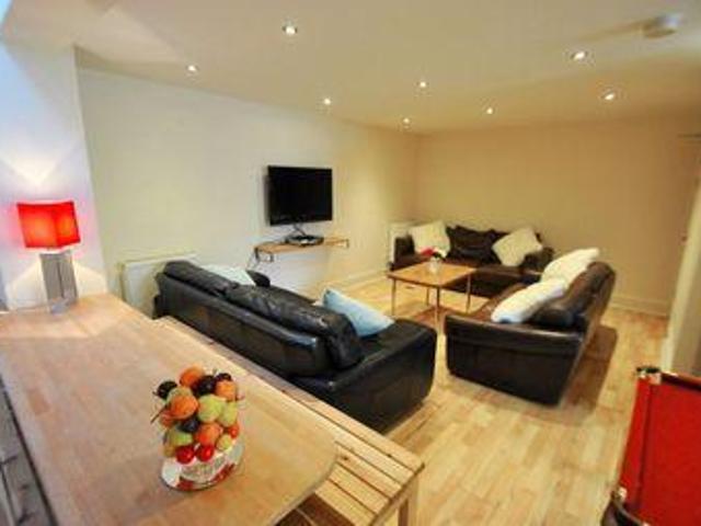 8 Bedrooms Semi detached house for rent in School Grove, Withington, Manchester M20