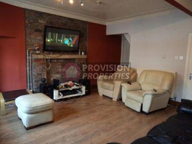 8 Bedrooms Terraced house for rent in Manor Drive, Hyde Park, Leeds LS6