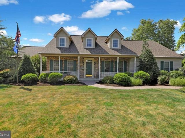 8 Bentley Ln, Lancaster, PA 17603