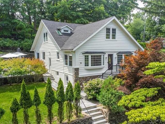 8 Birchwood Rd, North Caldwell, NJ 07006