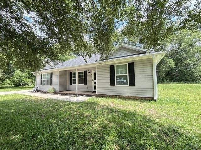 8 Bland St, Mayesville, SC 29104