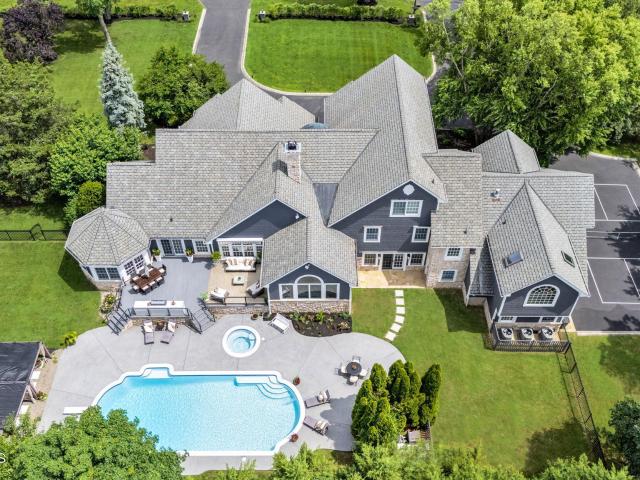 8 Black Point Horseshoe Street