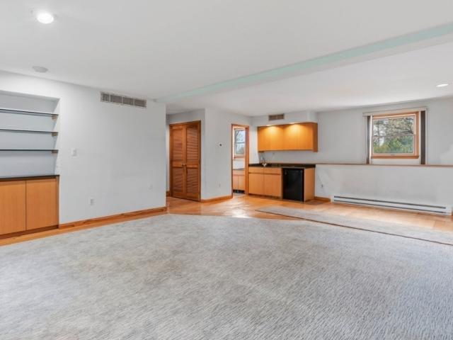 8 Bogert Rd, Montville, NJ 07058 | MLS #4021 | Compass