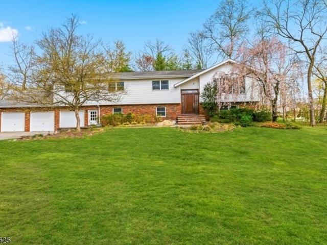 8 Bogert Rd, Montville Township, NJ 07058