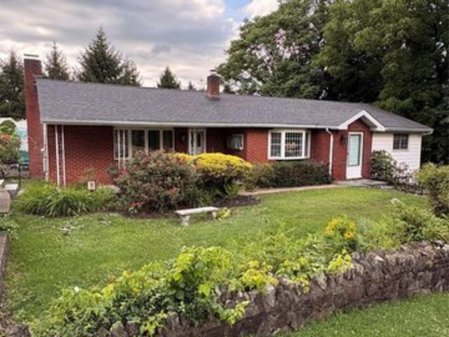 8 Boulder Rd, Newburgh, NY 12550