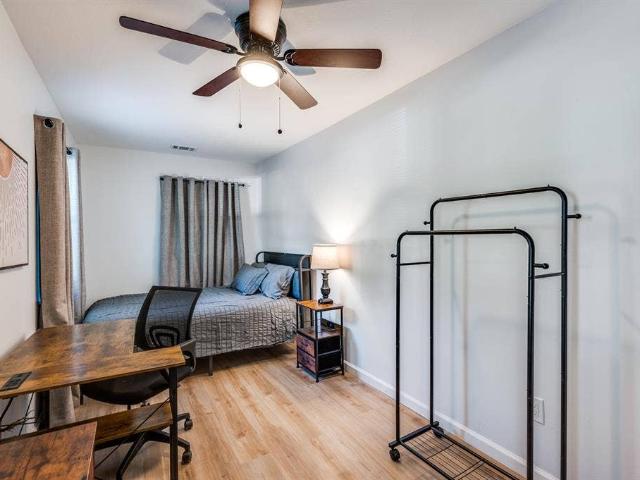 8 BR in Denton