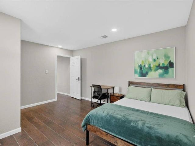 8 BR in Garland