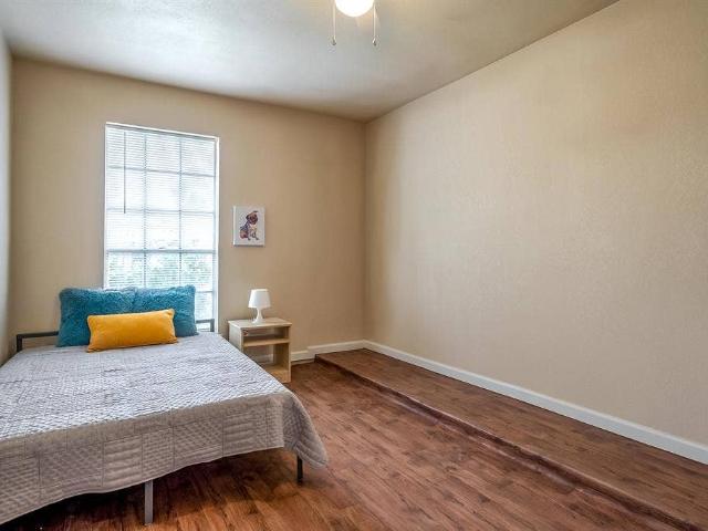 8 BR in Houston