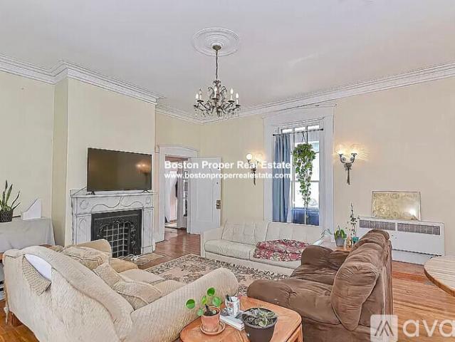 8 BR, 2.5 BA Apartment 75 Alleghany St, Boston, MA 02120