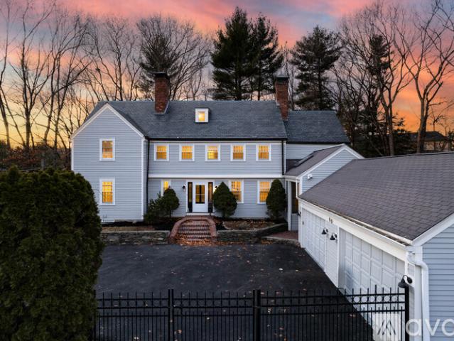 8 BR, 5.5 BA Apartment 40 Puddingstone Ln, Newton, MA 02459