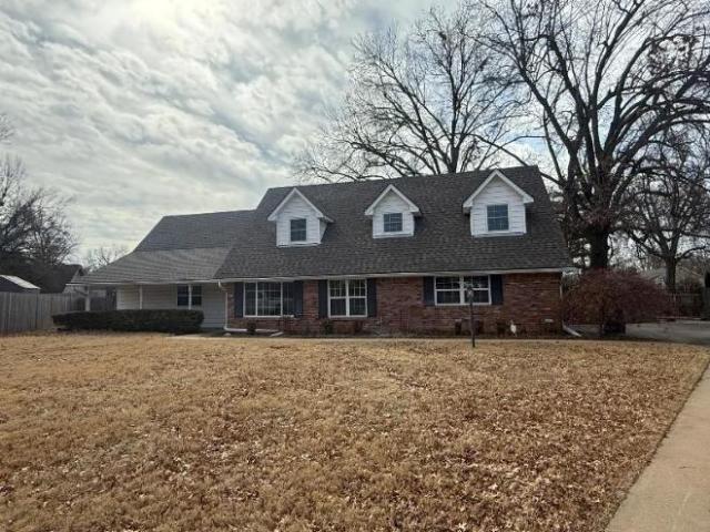 8 Br, 6 bath, Single Family 6004 E 52nd Pl