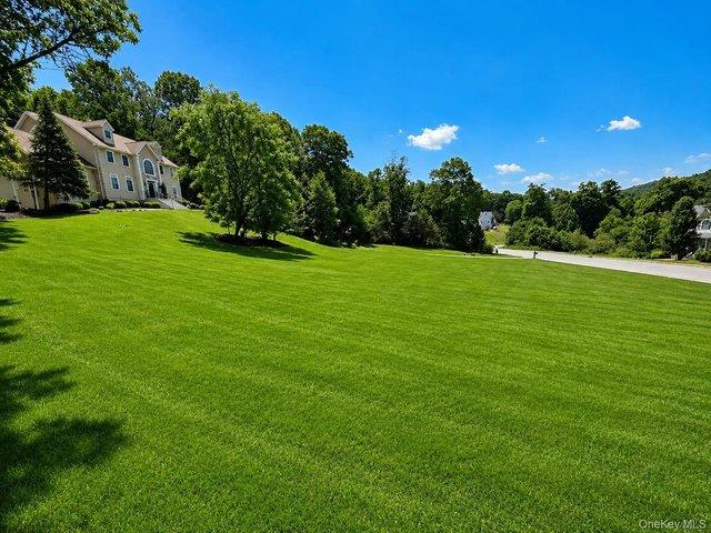 8 Brian Ct, Salisbury Mills, NY 12577