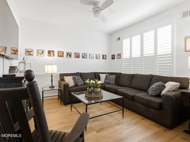 8 Bridle Way
