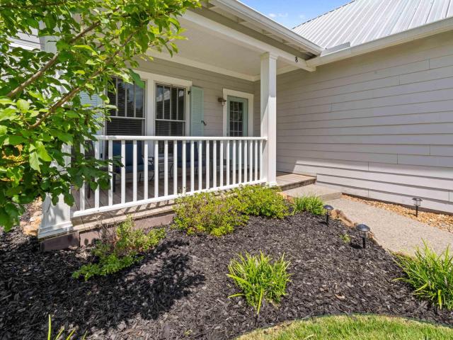 8 Brighton Pointe Ln