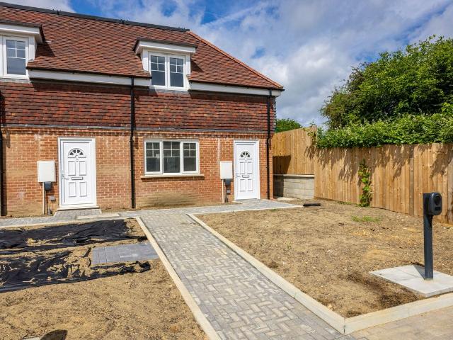 8 Brighton Road, Hooley CR5, 2 bed flat to rent, £2,000 pcm | PrimeLocation