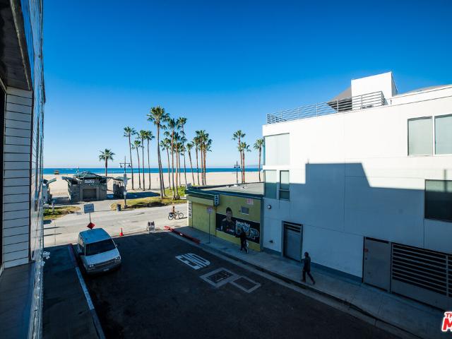 8 Brooks Ave, Unit 7, Venice, CA 90291 | Compass