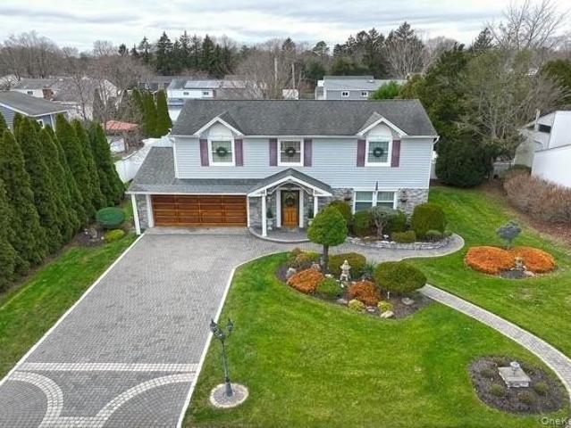 8 Brookstan Rd, Nesconset, NY 11767