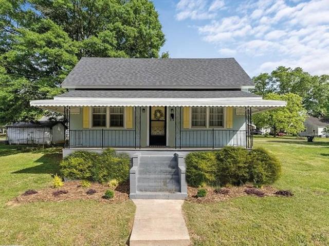 8 Brock Ln, Pelzer, SC 29669