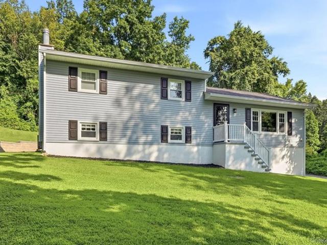 8 Brothers Rd, Poughquag, NY 12570