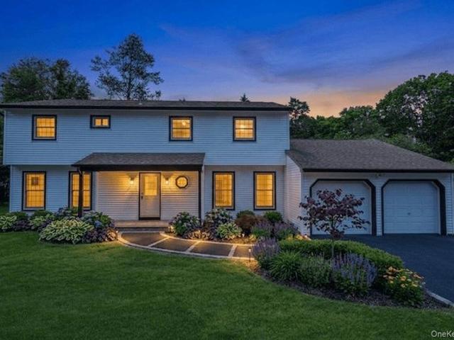 8 Cynthia Ln, Northport, NY 11768