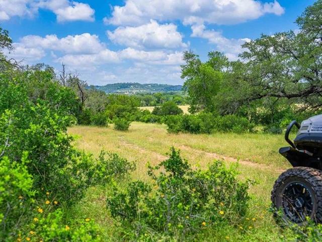 8 Cypress Creek Rd, Comfort, TX 78013