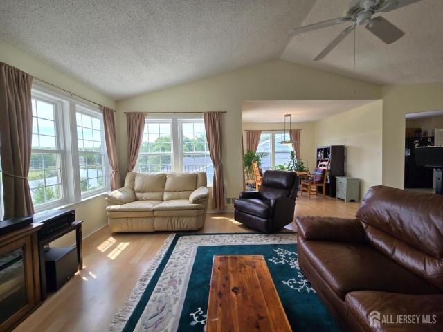 8 C Glastonbury Drive