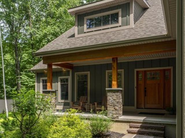 8 Caitlin Ct, Saratoga Springs, NY 12866