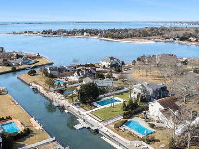 8 Canal Way, Hampton Bays, NY 11946