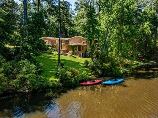 8 Canterbury Dr, Newnan, GA 30263