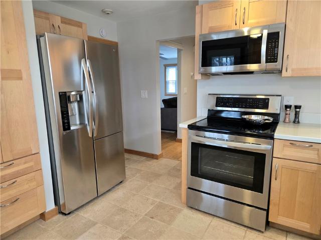 8 Caswell Ave, Unit D, Newport, RI 02840 | MLS #1410 | Compass