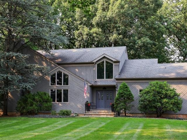 8 Cayuga Way