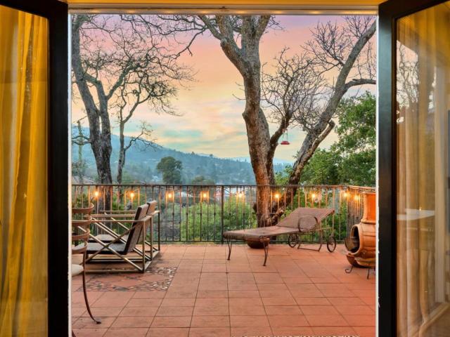 8 Central Ct, Los Gatos, CA 95030 | MLS #ML82033 | Compass
