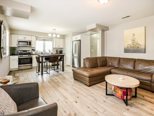 8 Chamberlain Ave