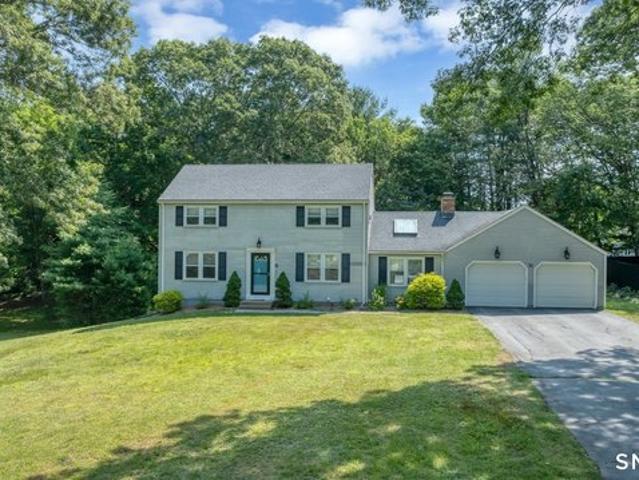 8 Charter Oak Dr, East Lyme, CT 06333