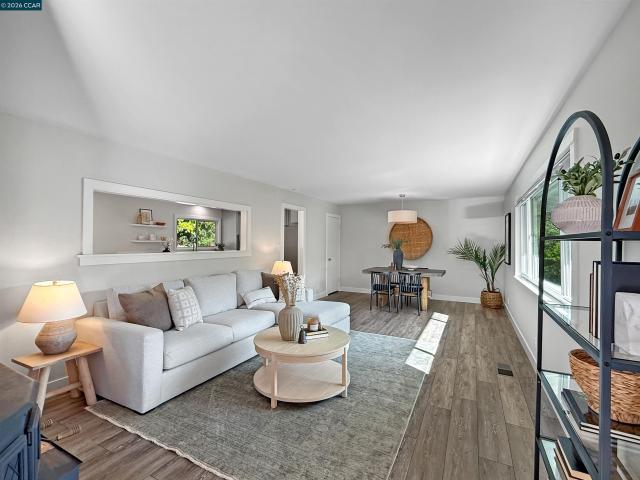 8 Cherry Hills Ct