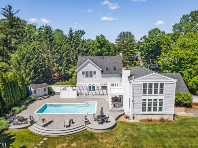8 Cherry Ln