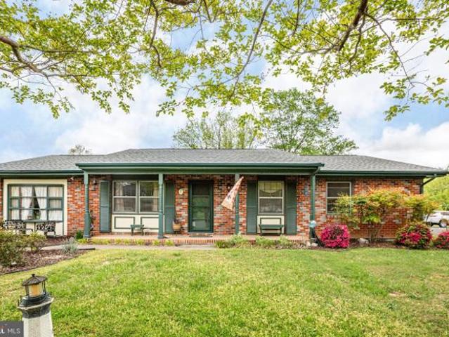 8 Clarion Dr, Fredericksburg, VA 22405