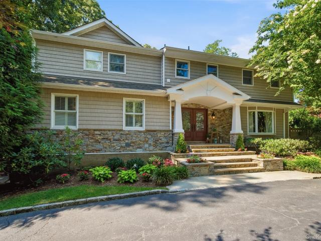 8 Clayton Drive