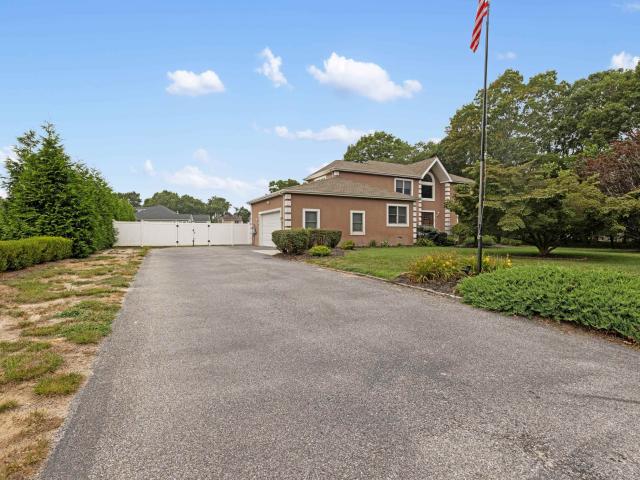 8 Clayton Drive