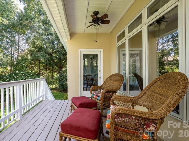 8 Clovelly Way