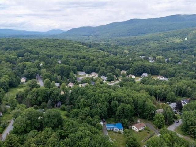 8 Cobb Hill Rd, Camden, ME 04843